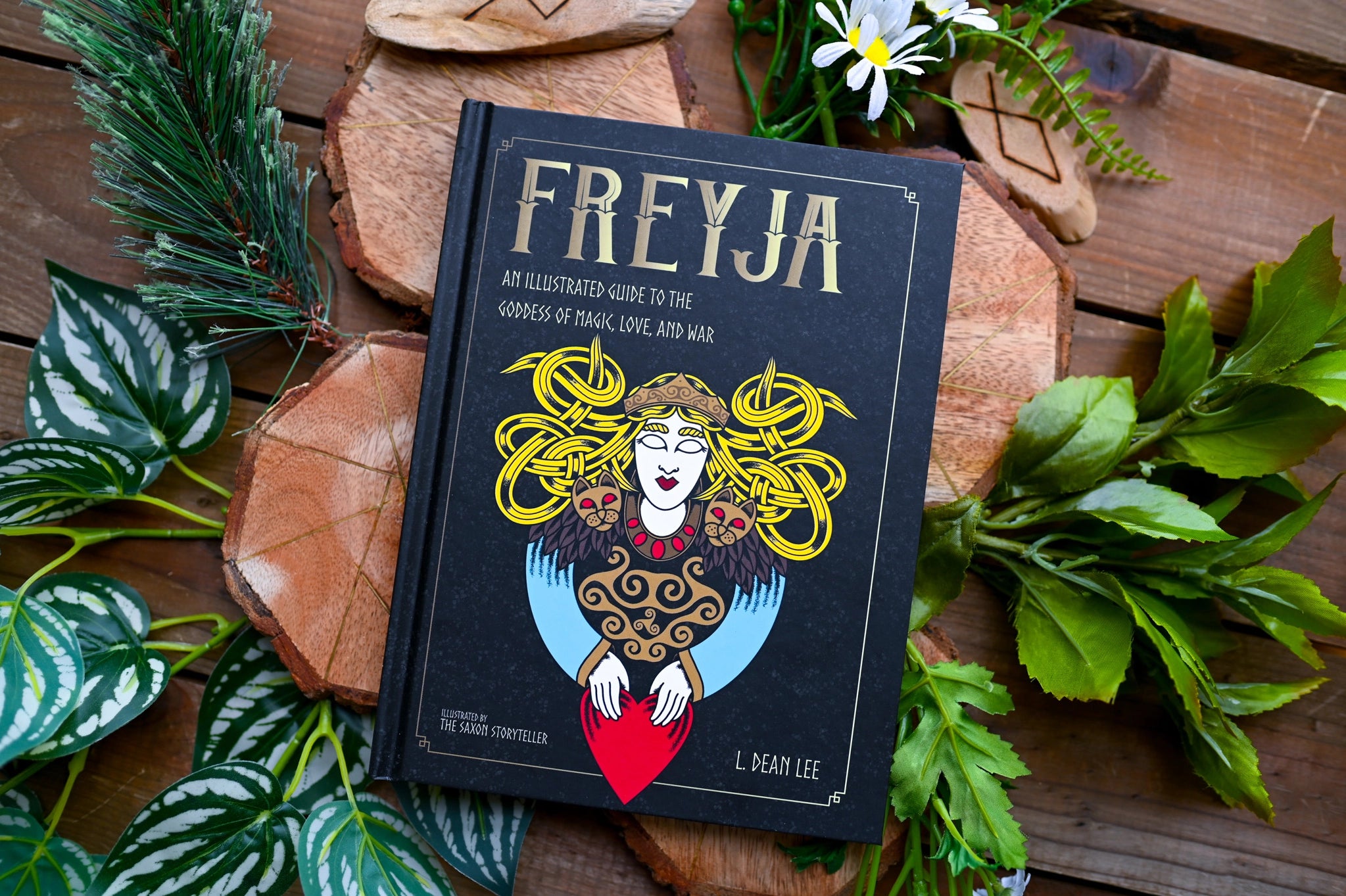 Freyja: An Illustrated Guide to the Goddess of Magic, Love & War ...